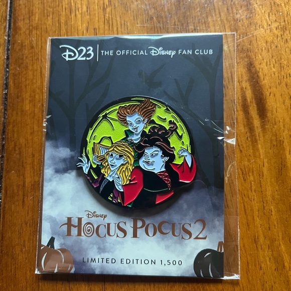 Disney | Accessories | Disney D23 Hocus Pocus Glow In Dark Pin ...